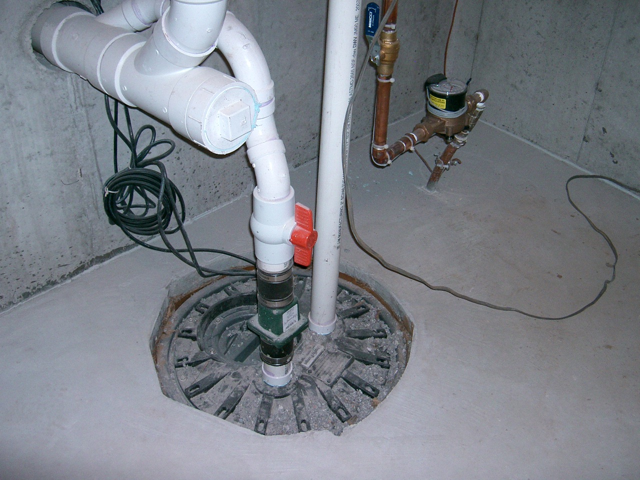 What is a Sump Pump and What Does It Do To Protect Your Basement From ...